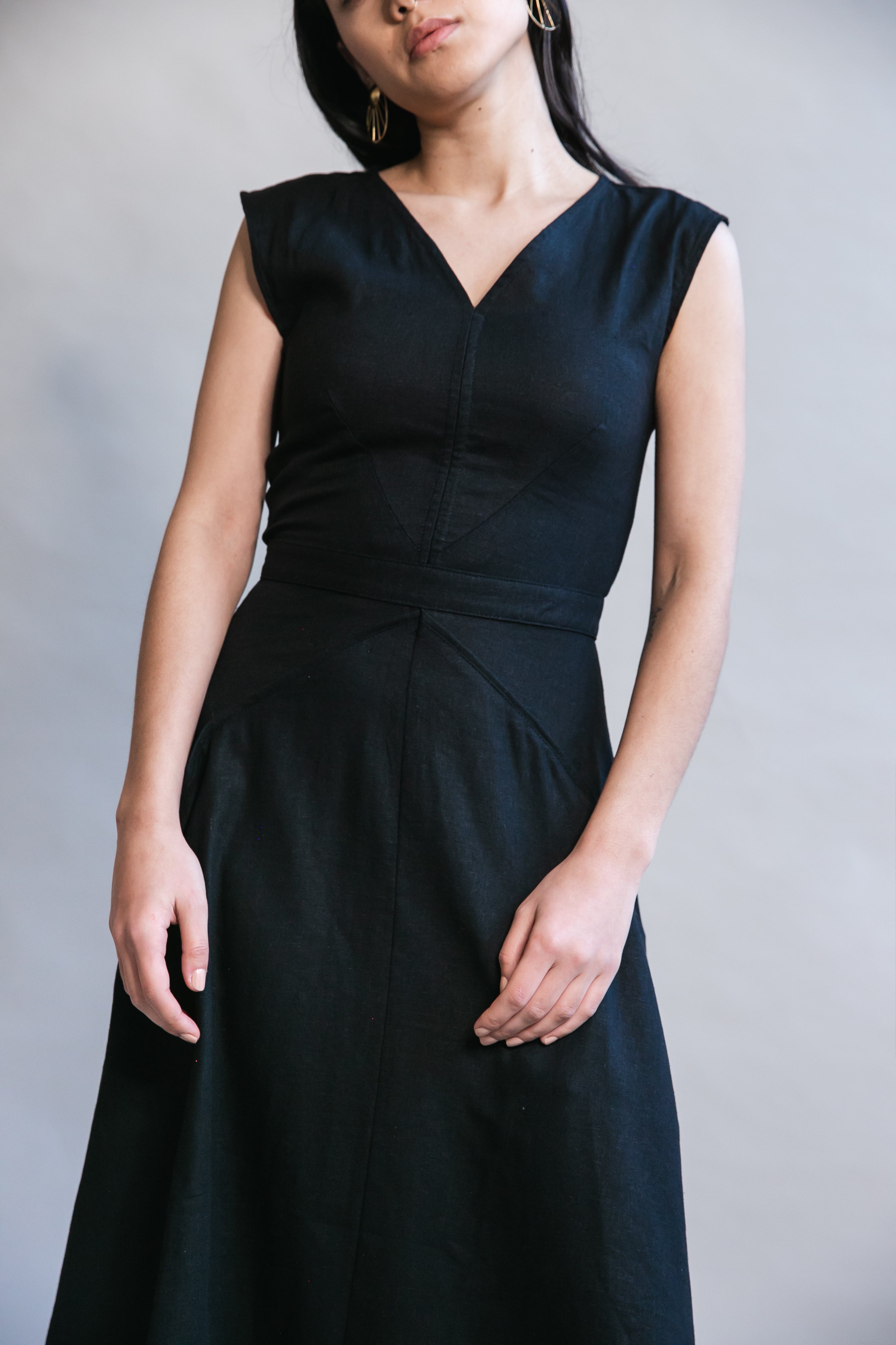Xena Dress in Black Linen – Field Day